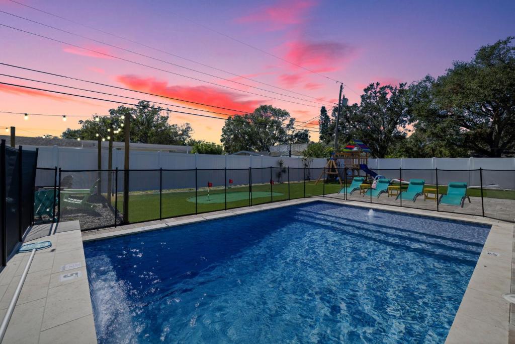 2 Miles to Beach Firepit Pool PuttPutt Cornhole, Largo (updated prices ...