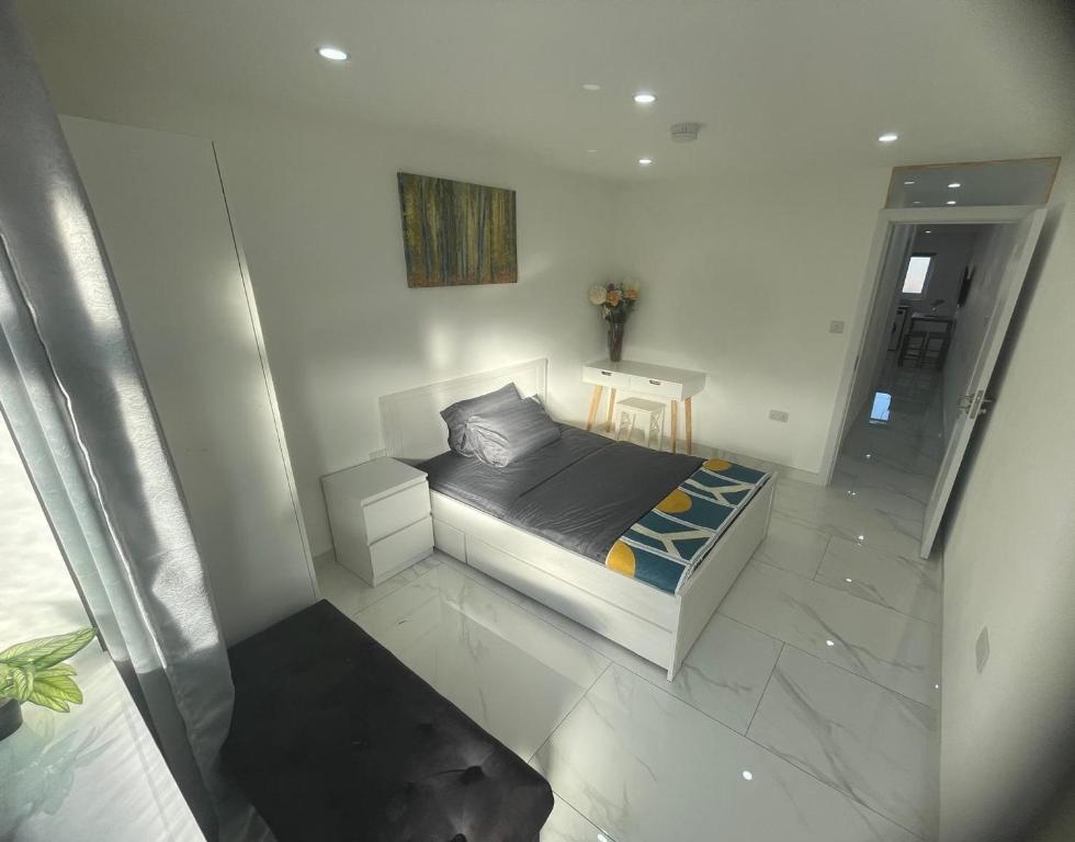 Newly built modern flat with free parking close to London Luton airport ...