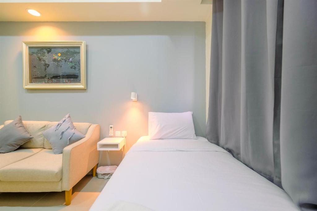 Warm and Cozy Studio Evenciio Apartment Margonda near UI By Travelio ...