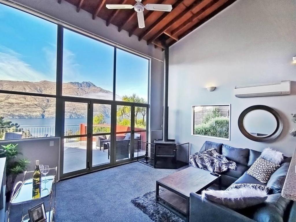 Mountain, lake, sun and this sensational home, Queenstown (updated ...