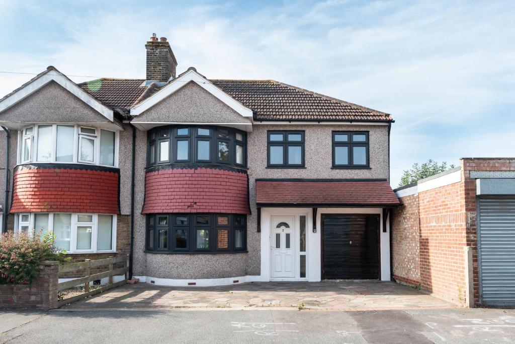 4 Bedroom Family Home In South East London, Welling (updated prices 2025)
