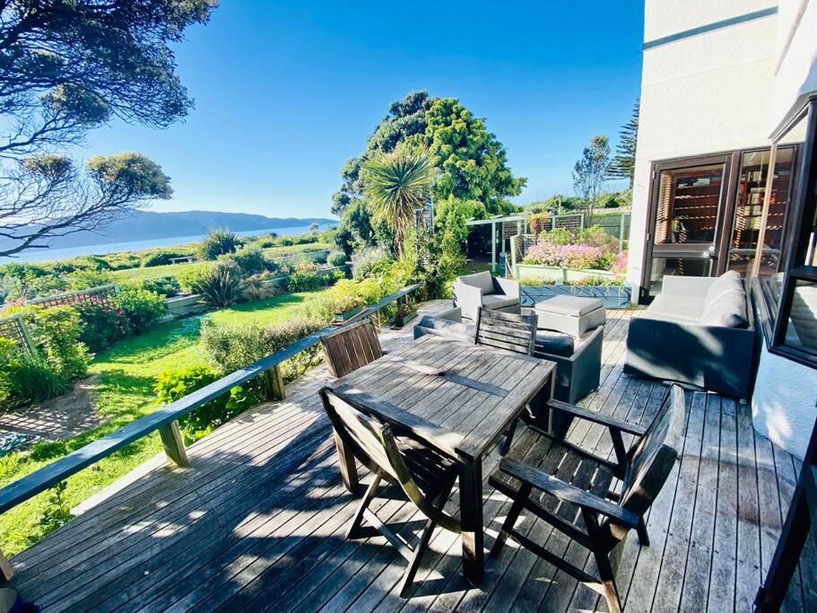 Sandwalk - big, bold, beachfront, Paraparaumu (updated prices 2026)