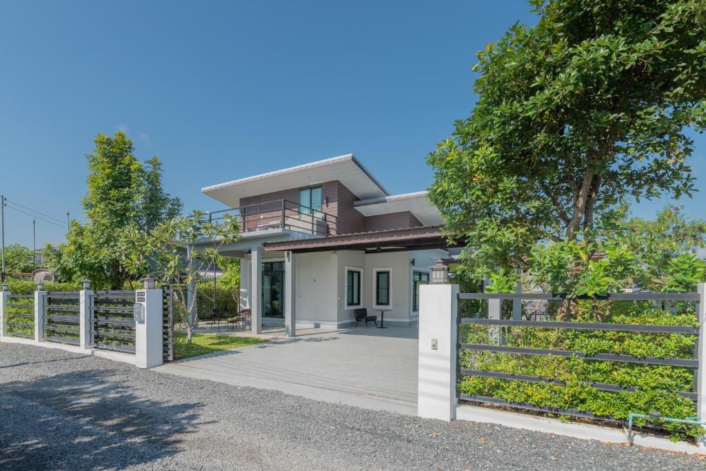 The garden pool villa resort, Ban Muang Wa (updated prices 2026)