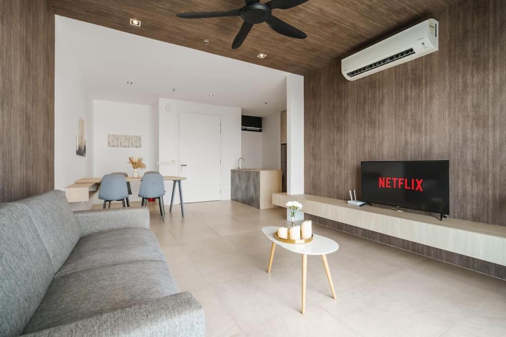 Lumi Tropicana Netflix CityView Balcony Muji 6pax, Petaling Jaya ...