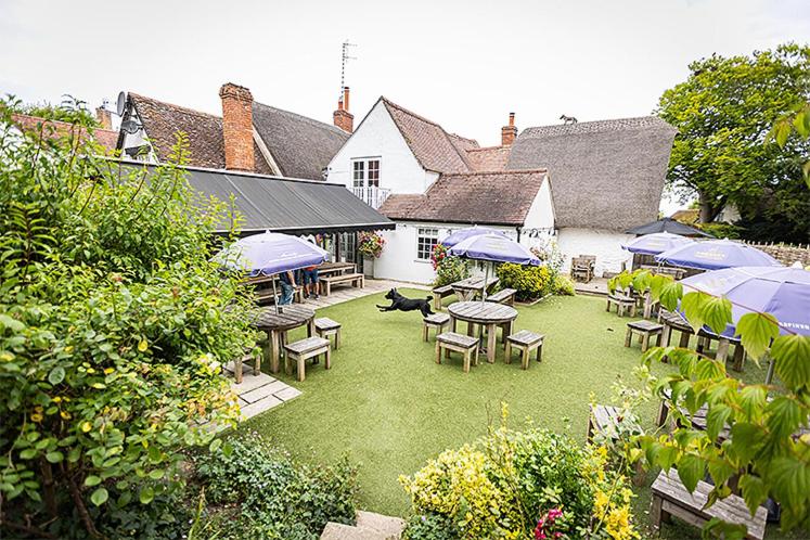 White Horse Inn, Woolstone (updated prices 2025)