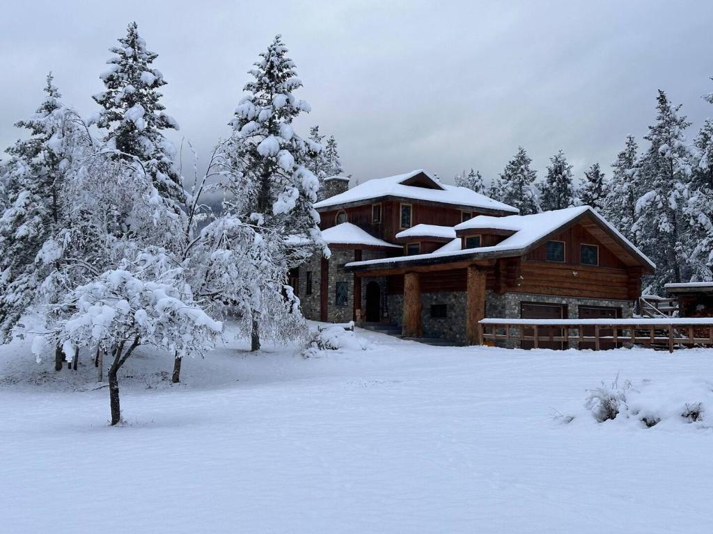 Ryders Lodge, Log Home In Edgewater, Bc, Radium Hot Springs (updated ...