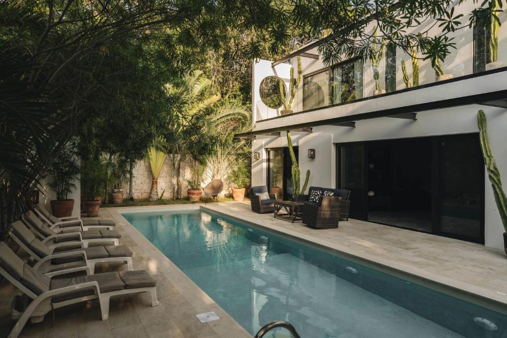 Spacious 8BR Double Villa, Gated, Double Patio & Pool, Tulum (updated ...