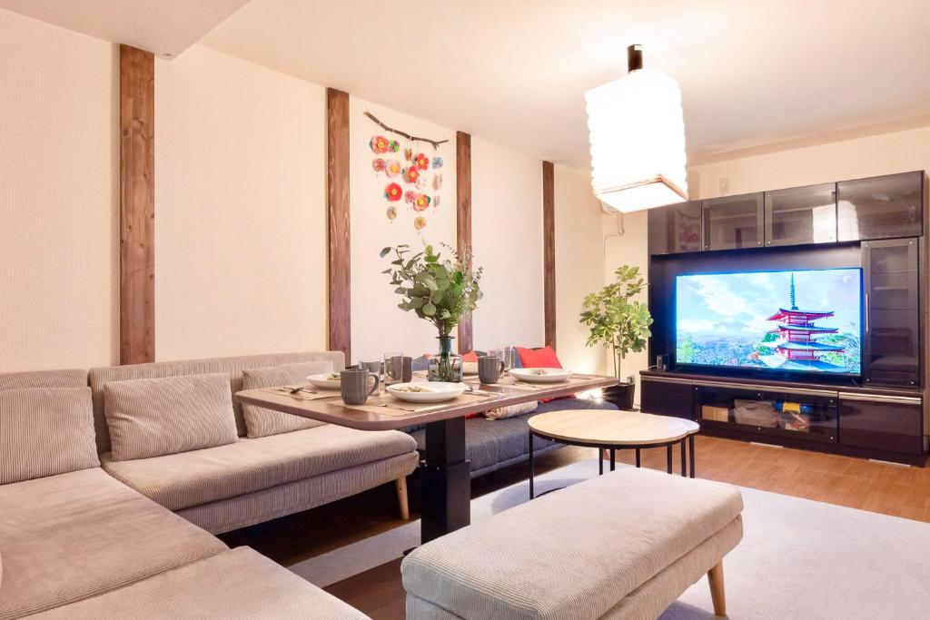 Kizuna 絆 - 5 bedding in 2 Japanese-style bed rooms, max 11, 1 and a half bathrooms, 30min to USJ ...