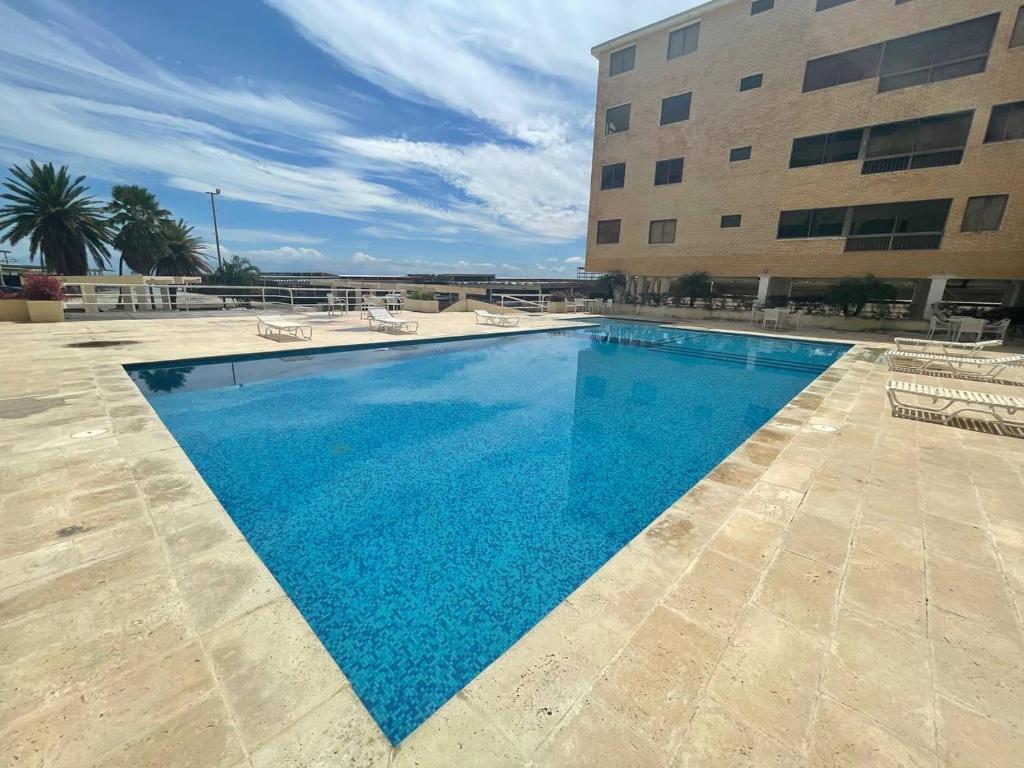 Apartamento en Edificio Miramar, Tucacas (precios actualizados 2025)