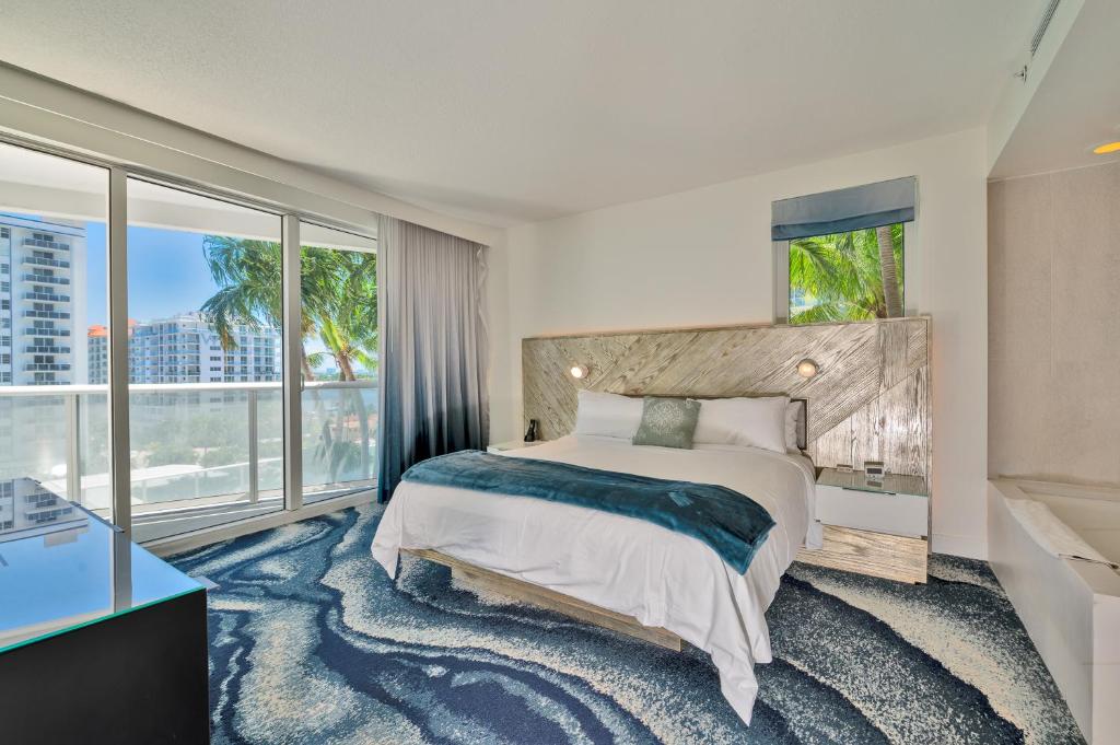 Stylish 1BR Suite with 5 Star Amenities and Stunning Views, Fort ...