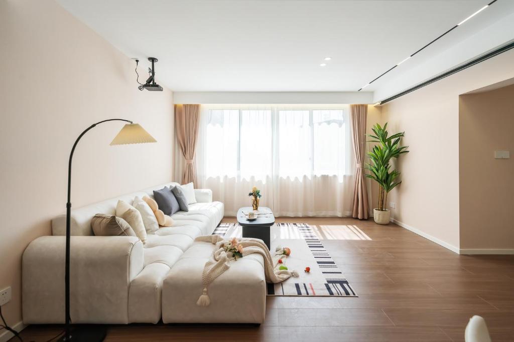 Third bedroom with high-rise view in Wanti Pavilion, Shanghai (updated ...