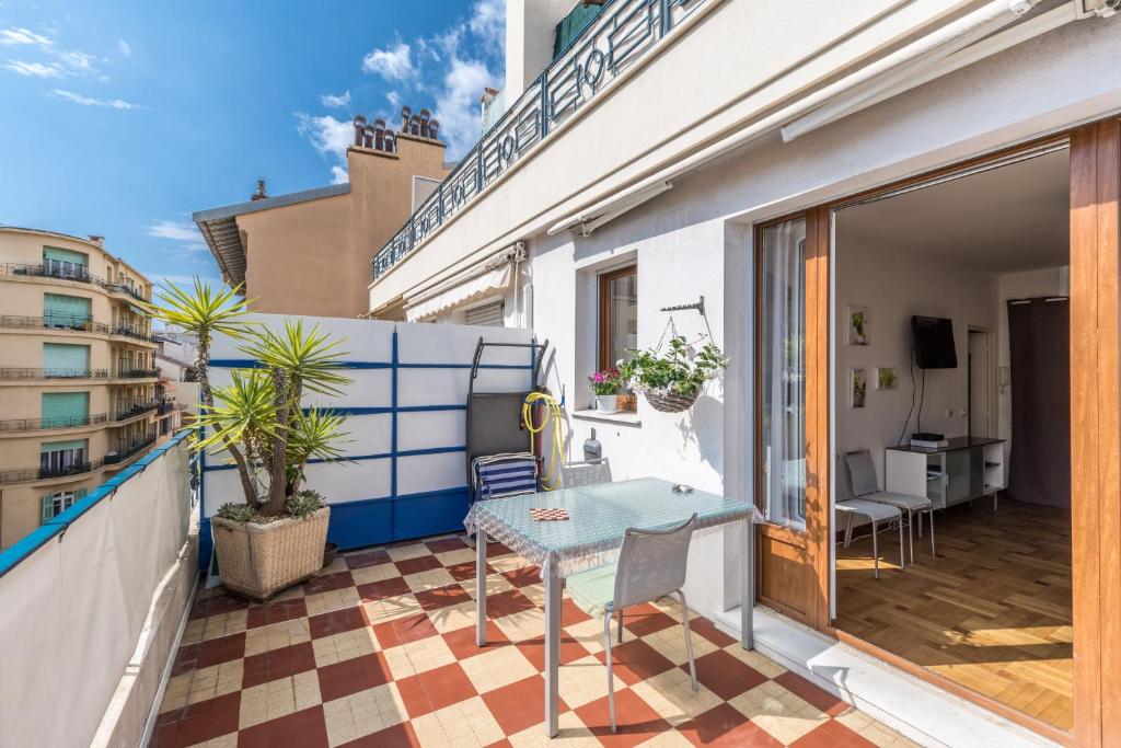 Studio with large terrace sea view 4th floor, Nice (2025 güncel fiyatları)