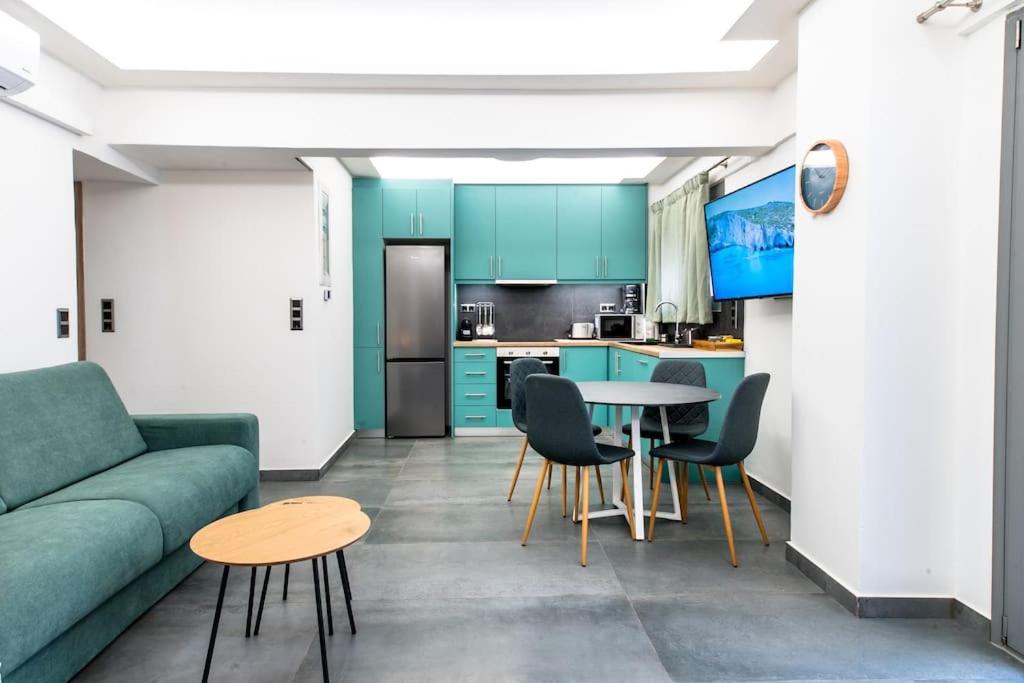 Fix Central Athens Nomads, Athens (updated prices 2025)