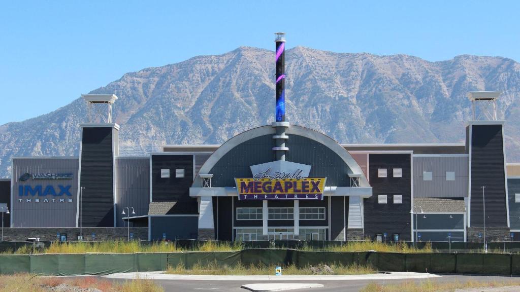 Right off Freeway Quiet Neighborhood King Bed, Vineyard (updated prices ...