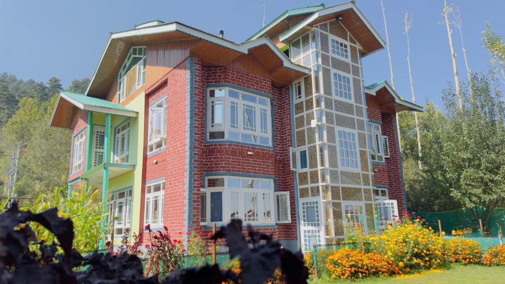 Oak Heaven Cottage Gulmarg, Tangmarg (updated prices 2025)