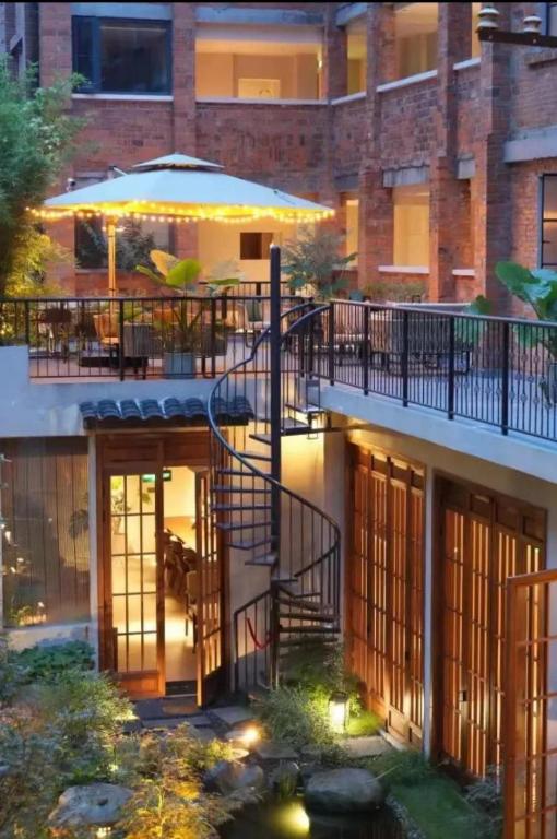 Chuanxing Yinli Hotel Chengdu Kuanzhai Alley Branch, with free welcome ...