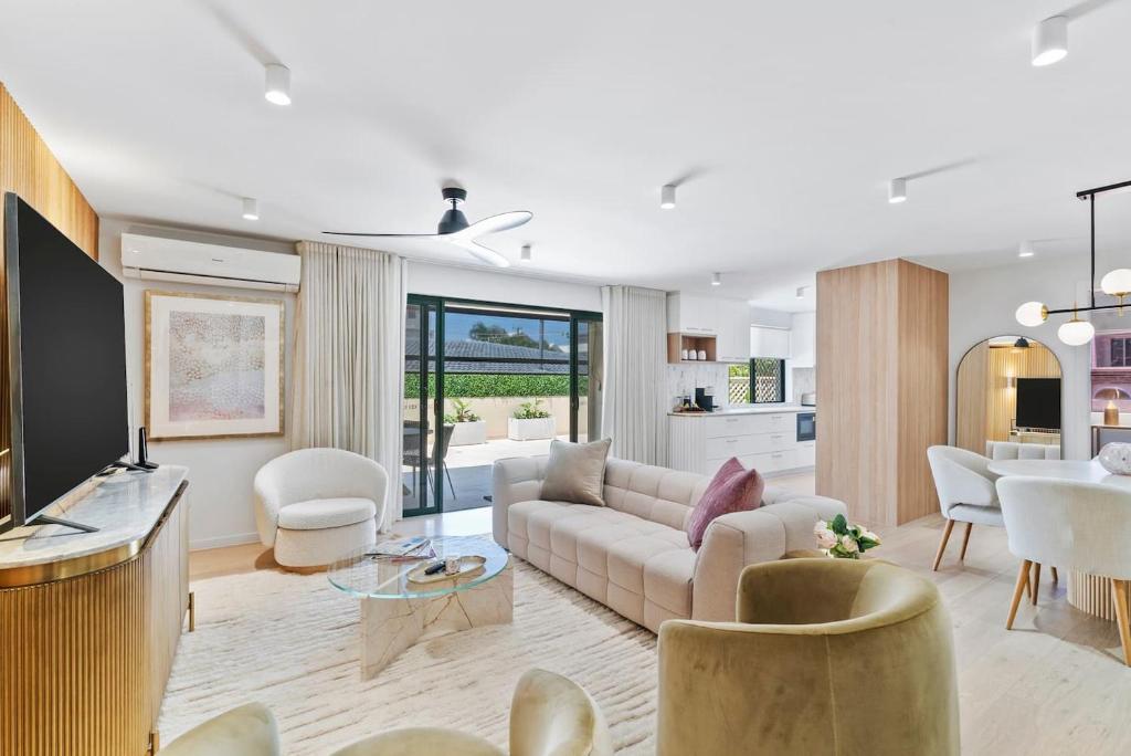 C'est Mermaid--duplicate, Gold Coast (updated prices 2025)