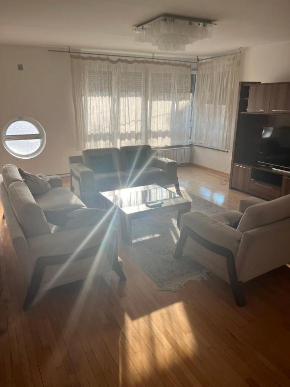 Vjecna Vatra Deluxe, Sarajevo (updated prices 2025)