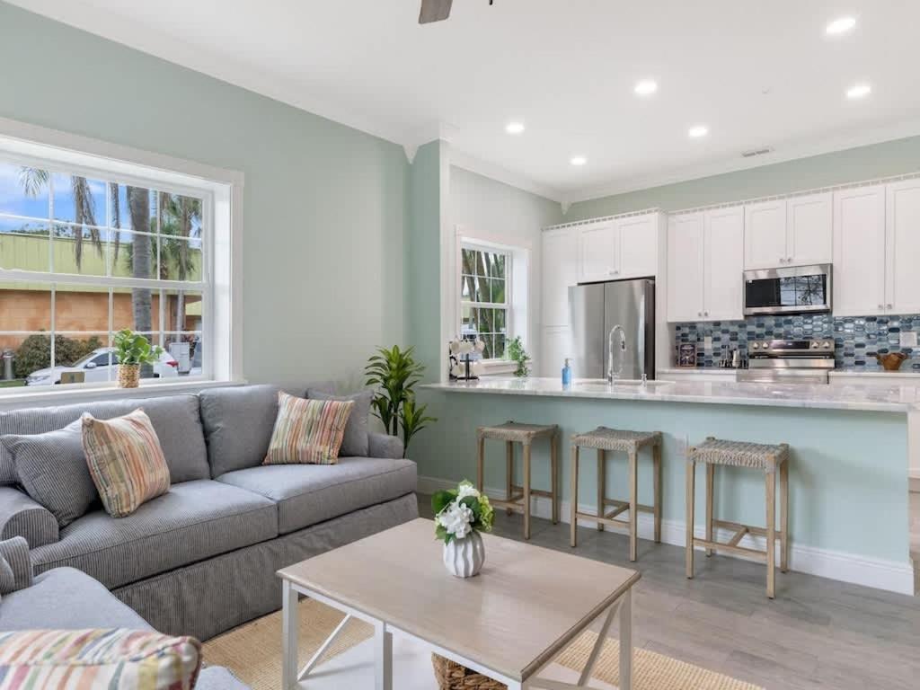 Cozy first floor waterside condo, Sebastian (updated prices 2025)