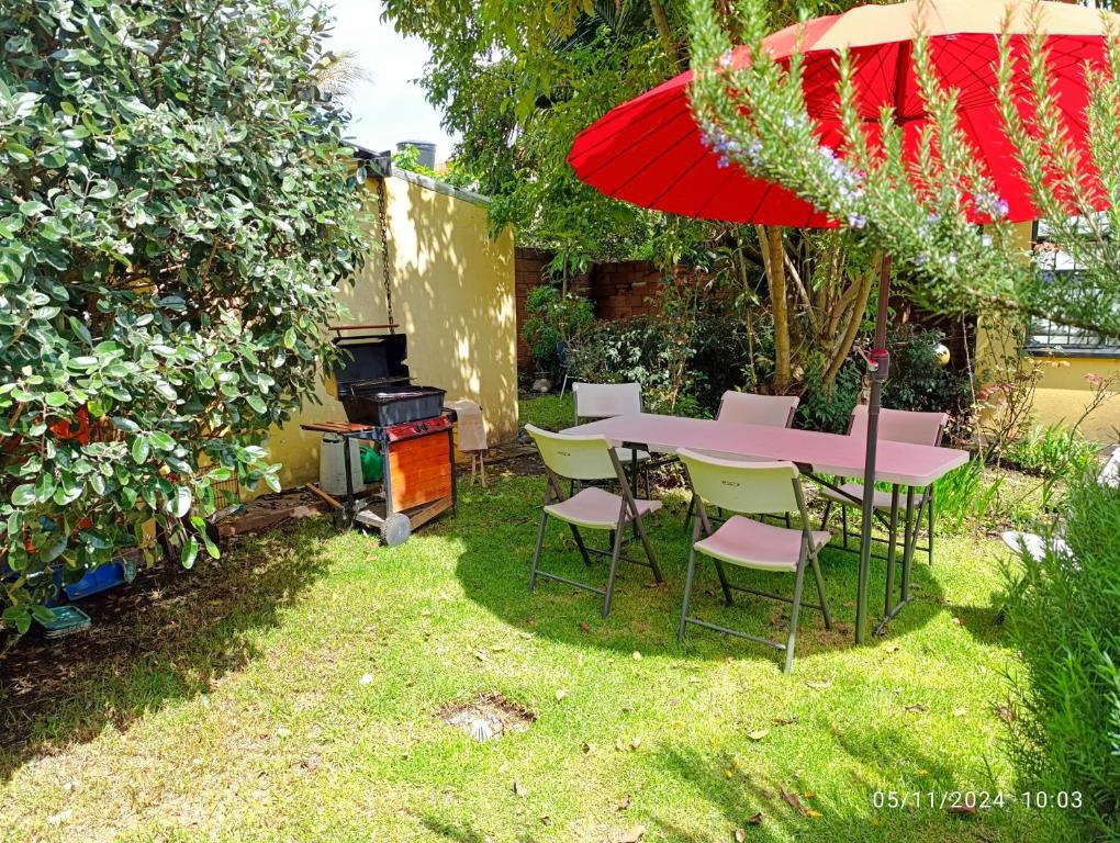 Hermosa casa tranquila, elegante y central, Bogotá (updated prices 2025)