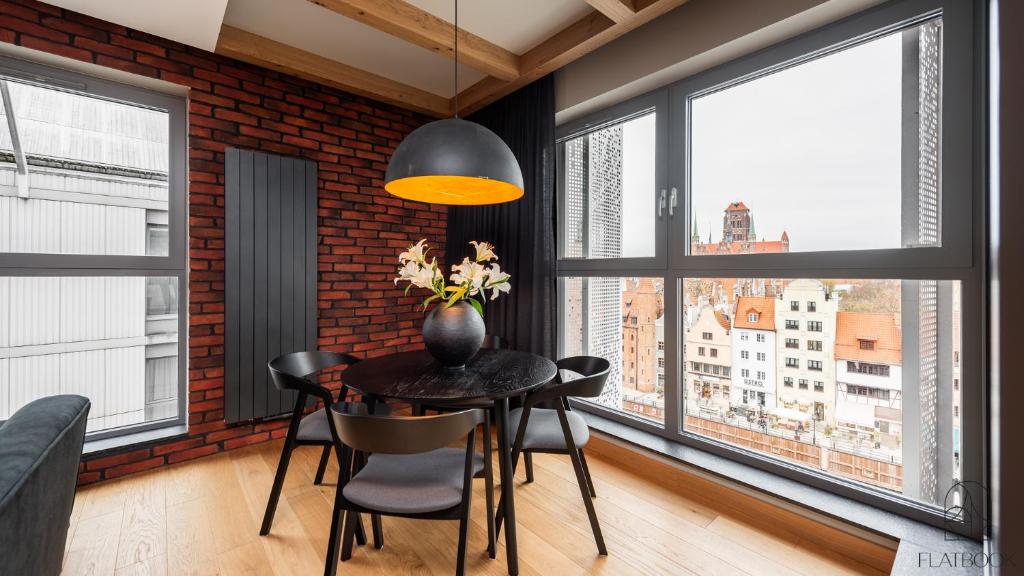 Flatbook Apartments Granaria Prestige Riverside & Parking, Gdańsk ...