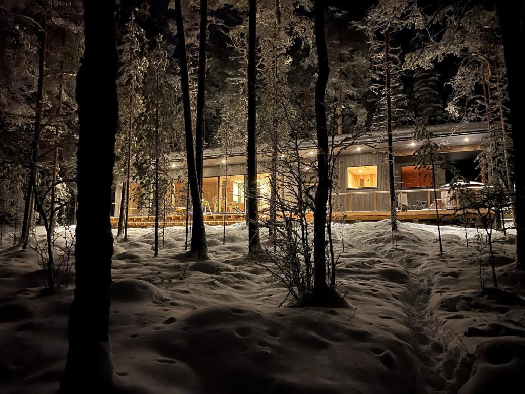A unique lakeside cottage, Rovaniemi (updated prices 2026)