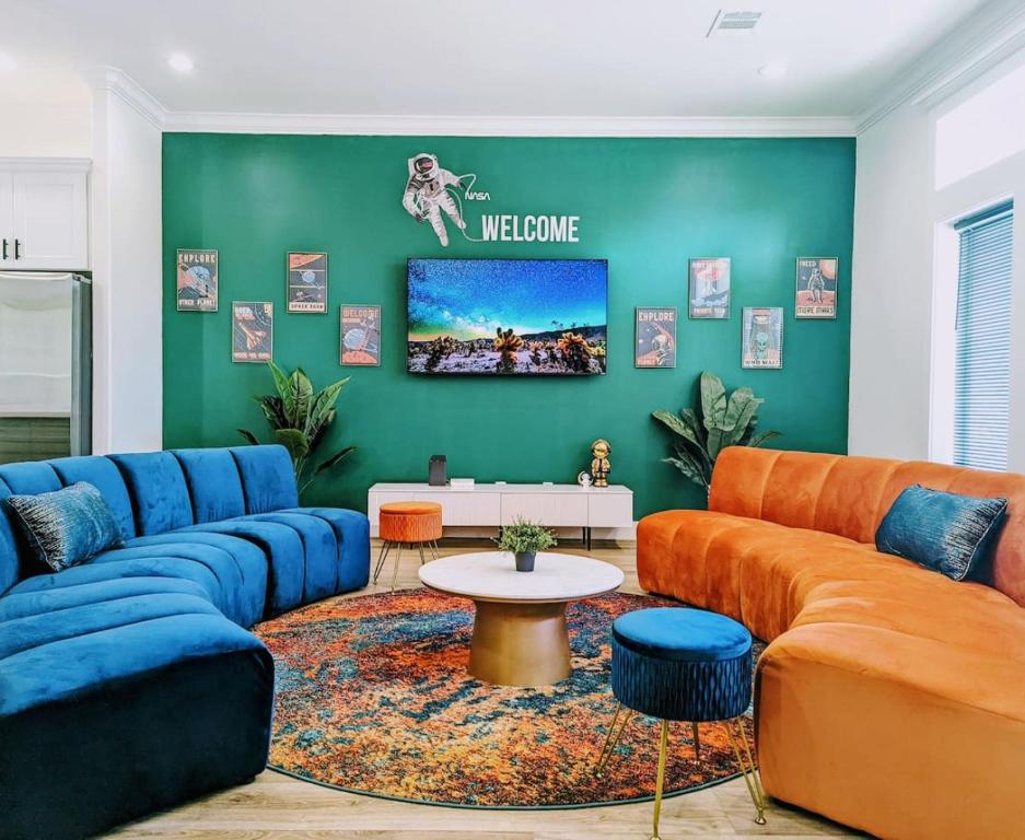 Modern NASA Home with Billiard Pingpong Rooftop, Houston (updated ...