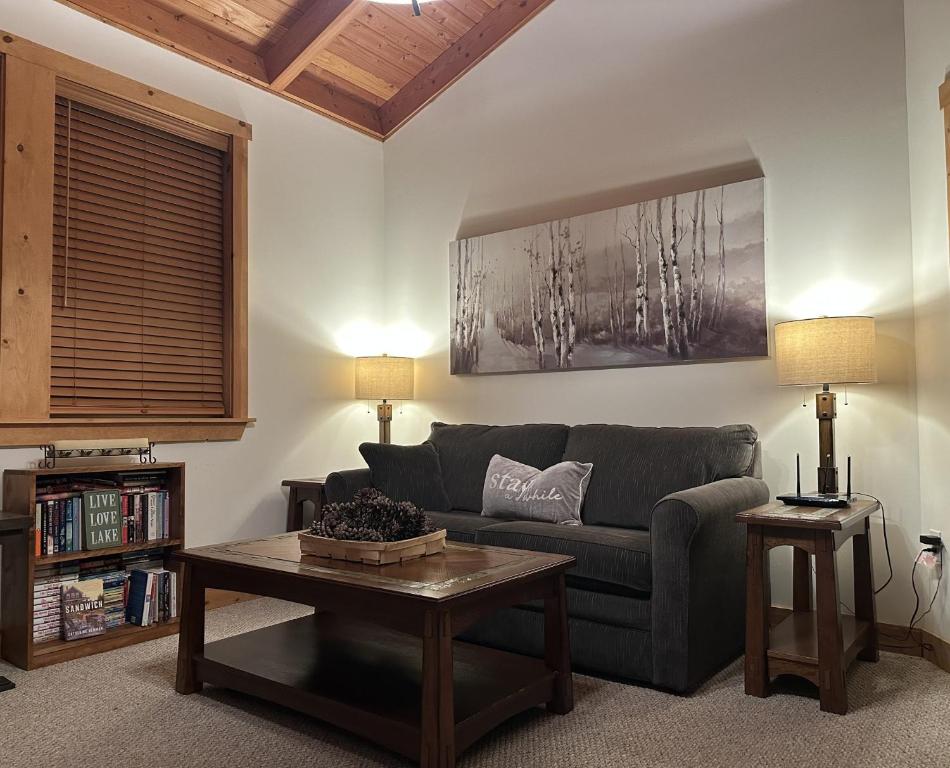 Stay Awhile, McHenry (updated prices 2025)