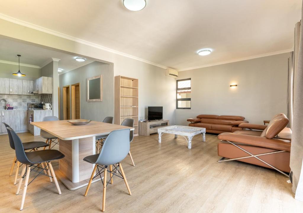 Oceanic Escape Beachfront, Flic-en-Flac (updated prices 2026)