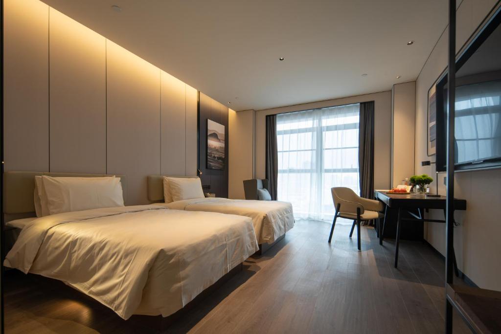 Atour Hotel Zigong Huashang International City Summit Park, Zigong ...