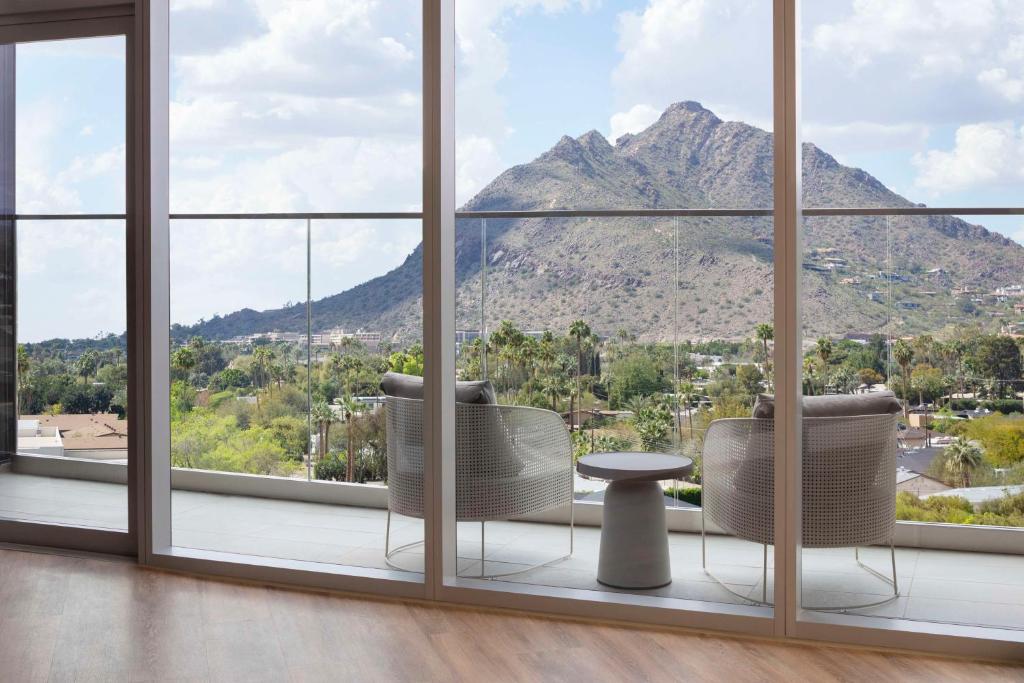 Caesars Republic Scottsdale, a Hilton Hotel, Scottsdale (updated prices ...