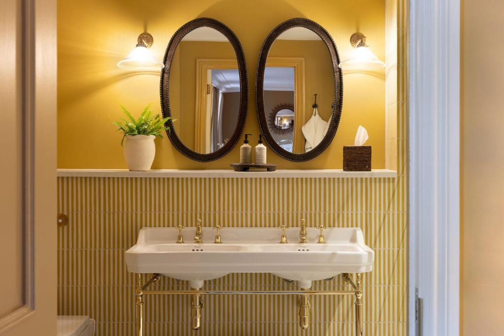 Saltmoore, Whitby (updated prices 2025)