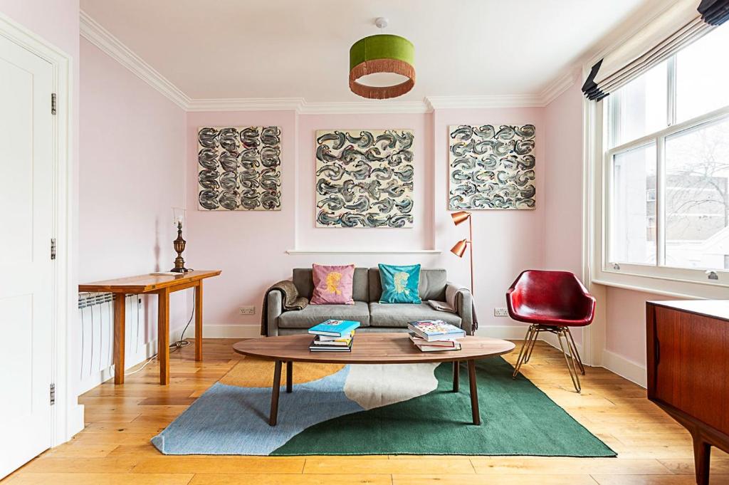 Chic Gunter Grove Flat - London Retreat, London (2025. aasta uuendatud ...