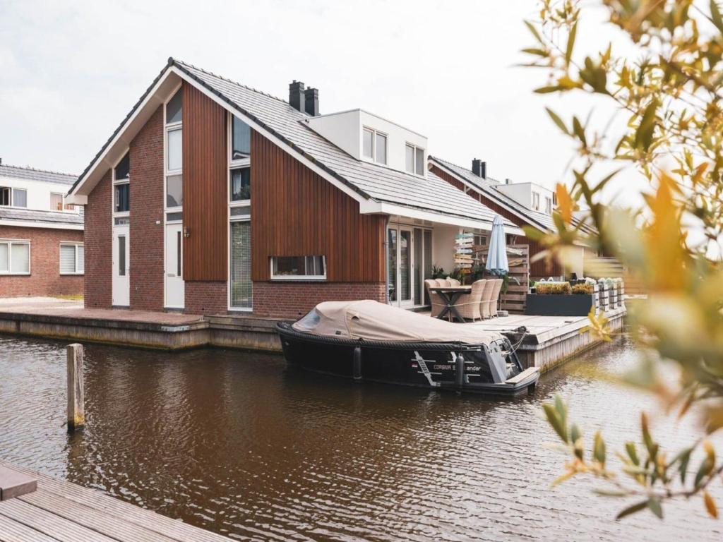 Apartment in Netherlands with Private Jetty, Uitgeest (updated prices 2025)