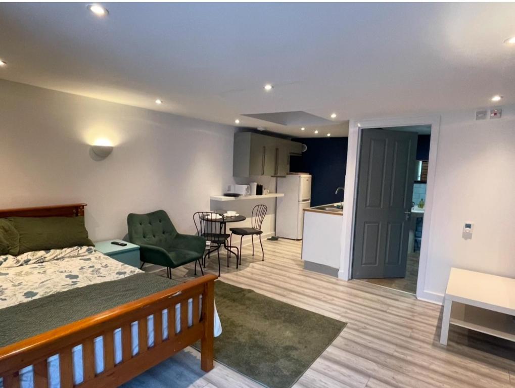 Haleema Lodge, Goodmayes (updated prices 2026)