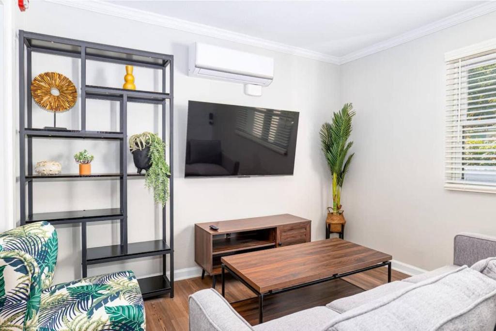 Sojourn 2 BR Luxury Beach Side Suite Surf Suite, North Camellia Acres ...