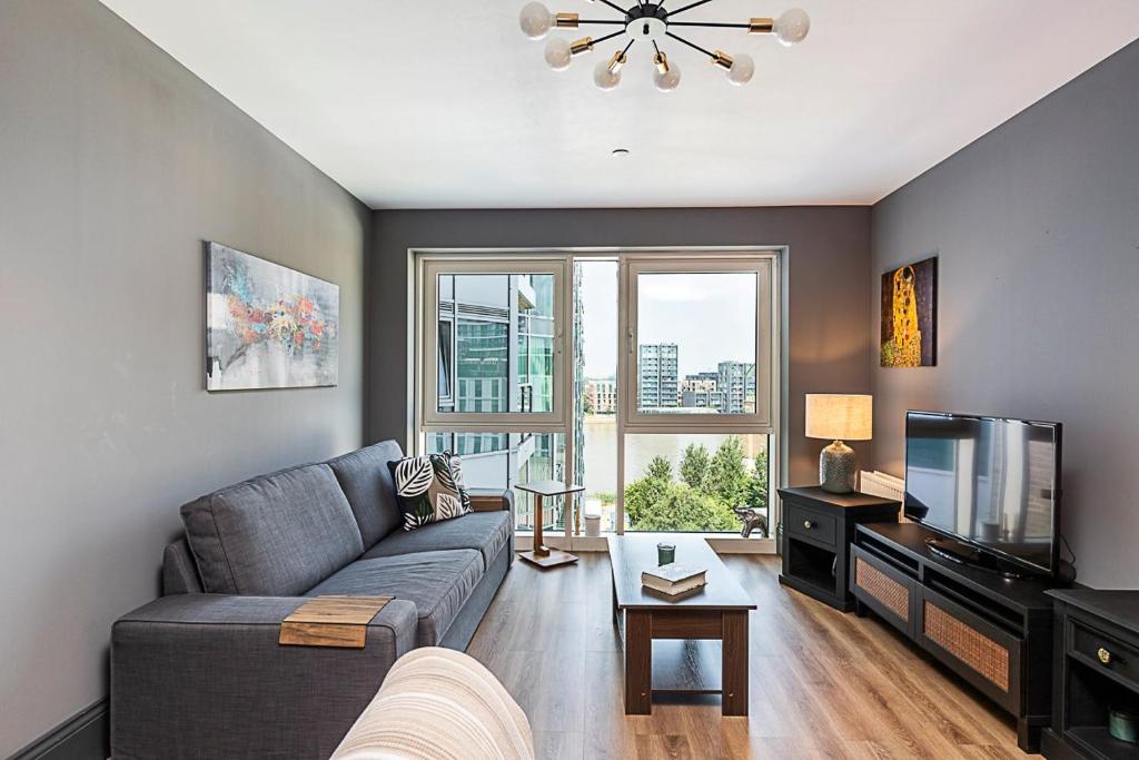 Riverside Escape with Breathtaking Thames Views, London (updated prices ...