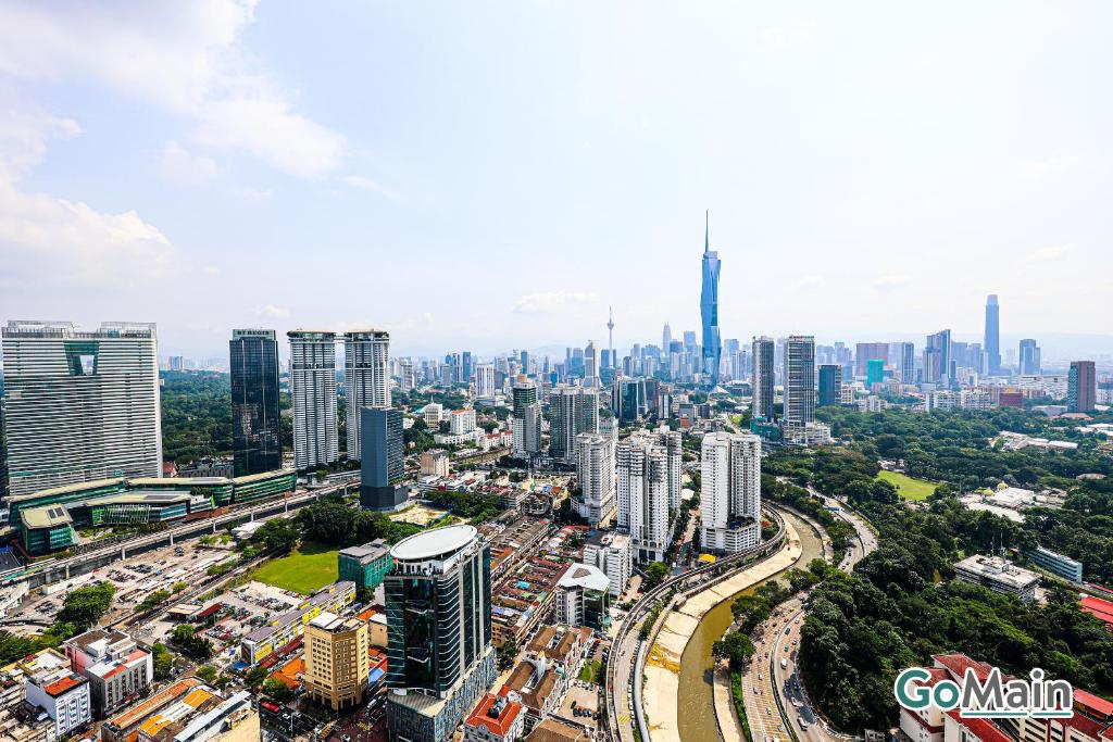 Skypool with KLCC View - KL Sentral Riveria City Suite Near KL City ...