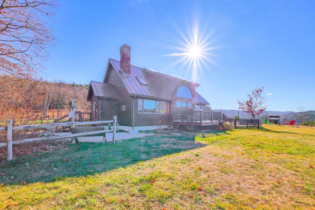 Hot Tub, Fire Pit and Grill Remote Springfield Home, Springfield ...
