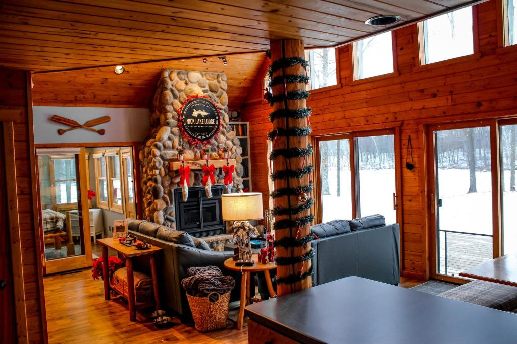 Nick Lake Lodge, Birchwood (updated prices 2025)