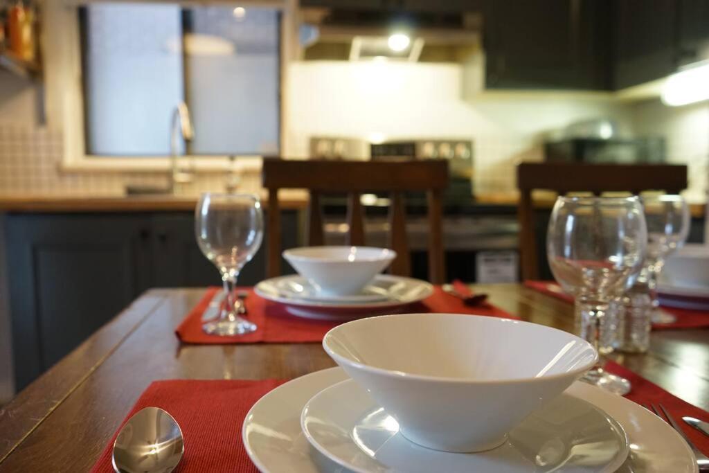 cute 2 bedroom unit, ground floor, downtown, 32 days minimum, Montreal ...