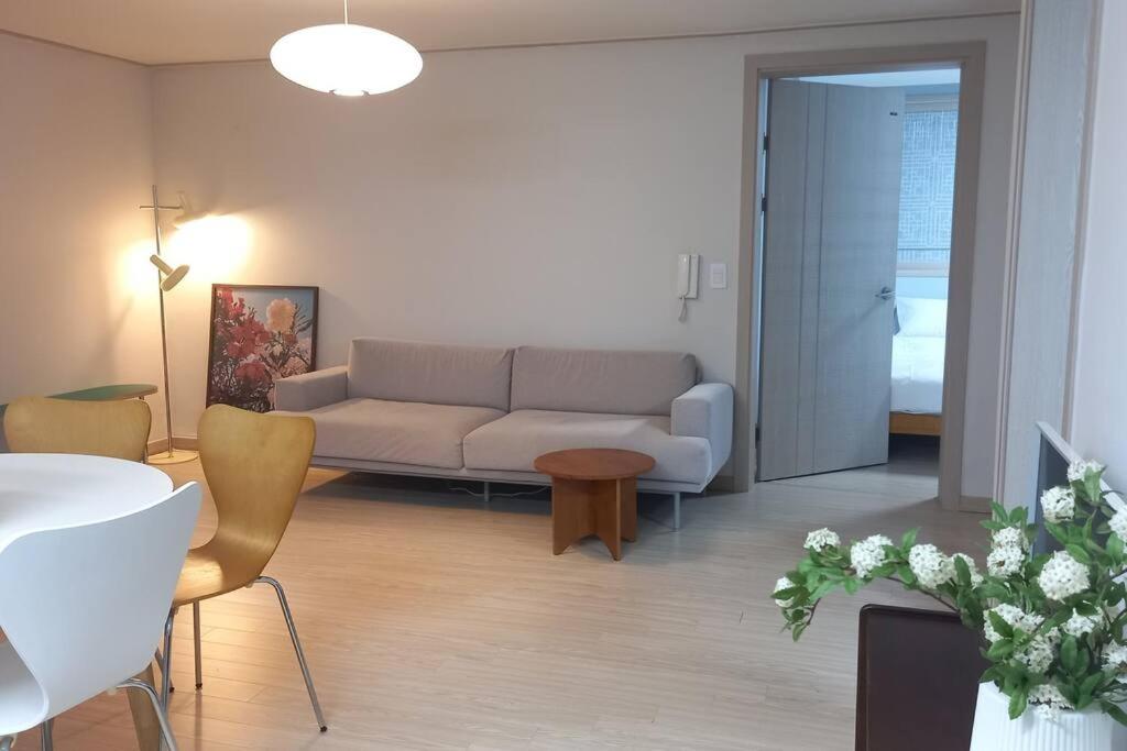 Hongdae Cozy&lovely house 2rooms, Seoul (updated prices 2025)