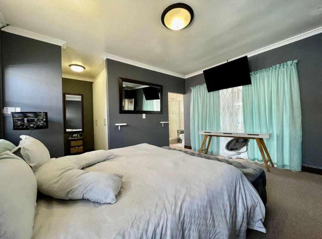 Crawley House, Cape Town (updated prices 2025)