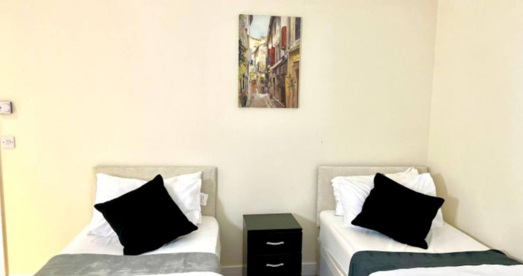 Spacious 4-Bedroom Home in Northampton with Garden and Parking ...