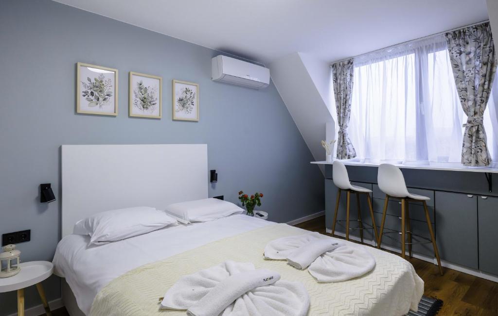 Cute 1BD in Central Sofia - Steps from South Park, Sofia (updated ...