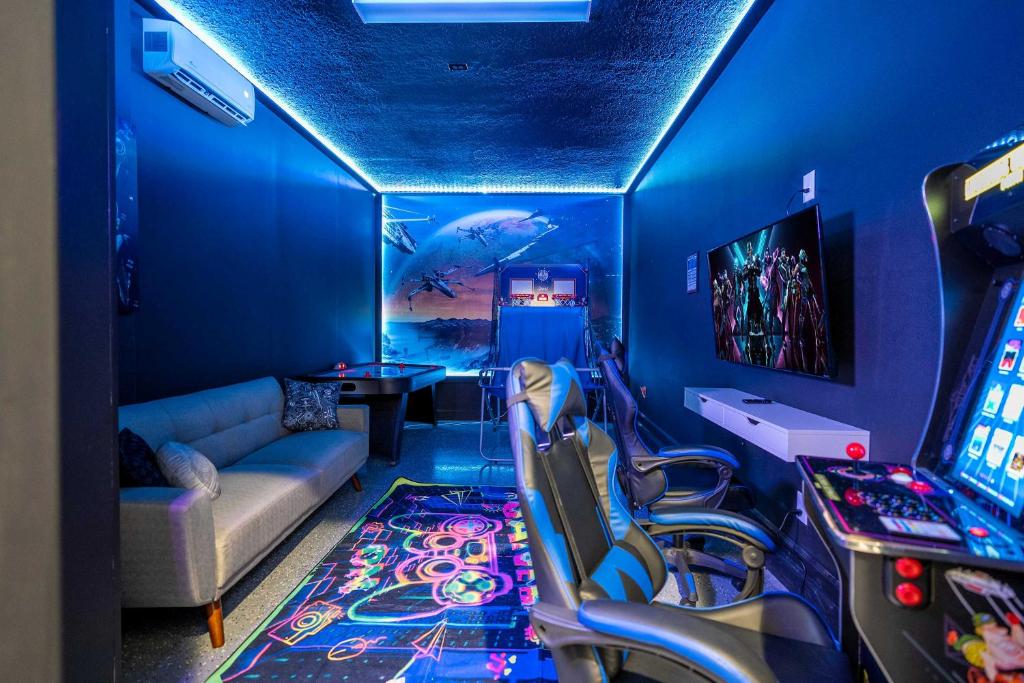 Home 6Bed , Themed Rooms, Game Room, Storey Lake, Kissimmee (preços ...