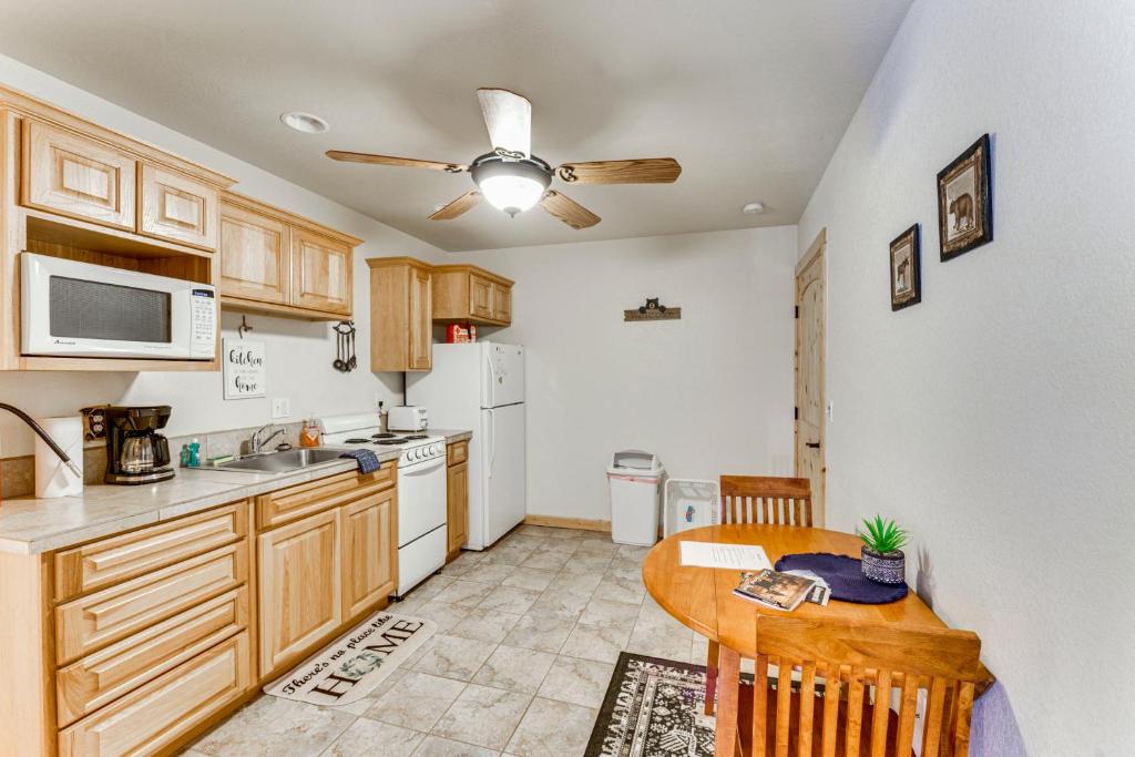 Angel Fire Apartment about 2 Mi to Resort!, Angel Fire (updated prices ...