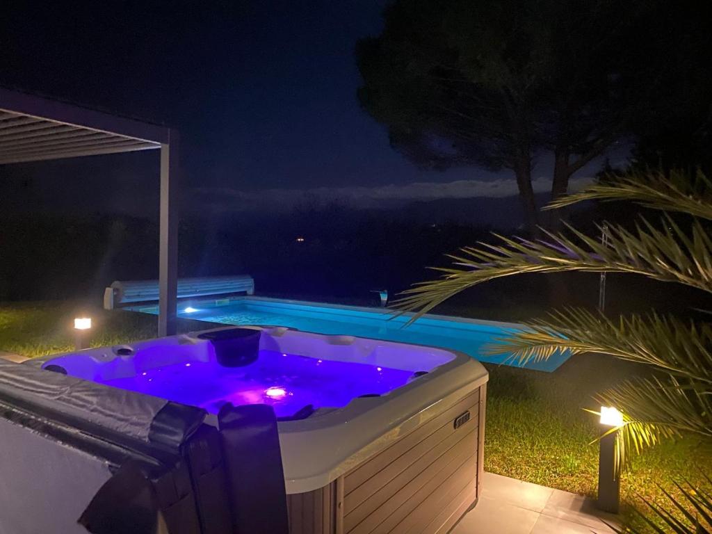 Magnifique villa avec piscine, Jacuzzi et Baignoire Balnéo, Upie ...
