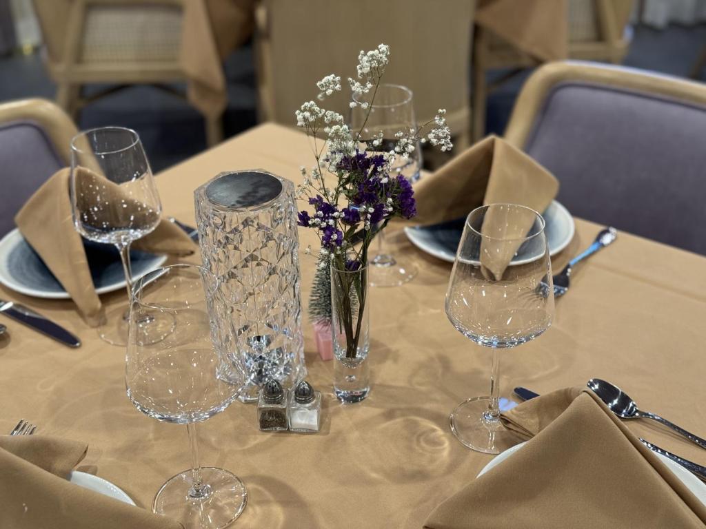 Iris Hotel Boston, Brookline (updated prices 2025)