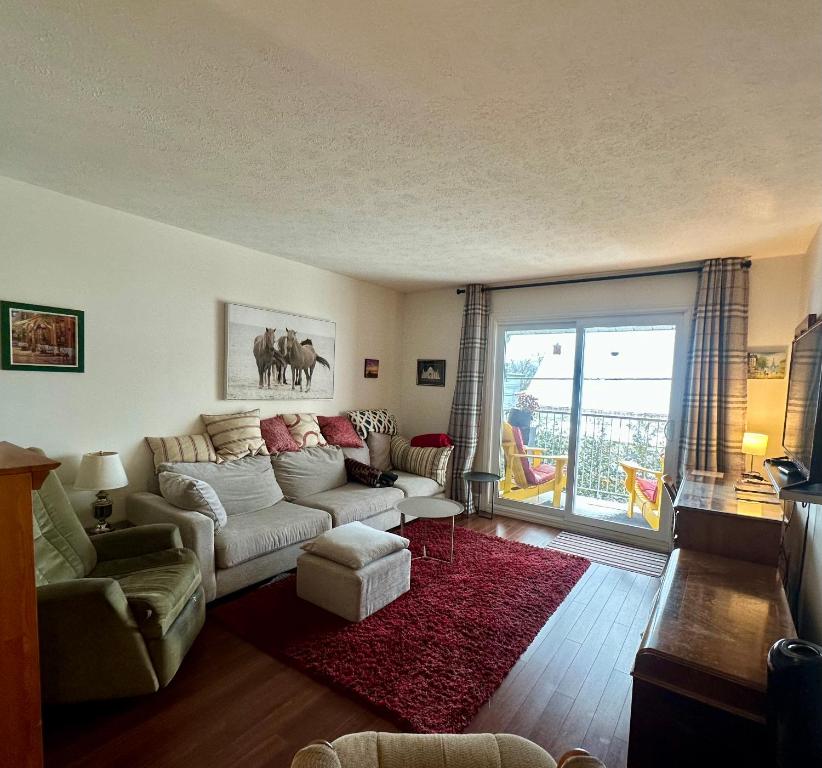 Quiet, comfortable great location 2 bedroom, Sherbrooke (precios ...